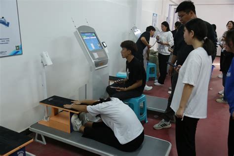 体测过程中，大家都展示出了各自良好的体质健康水平，发挥出了自己各个项目的最高水准，体现了大学生积极阳光、蓬勃向上的精神风貌。