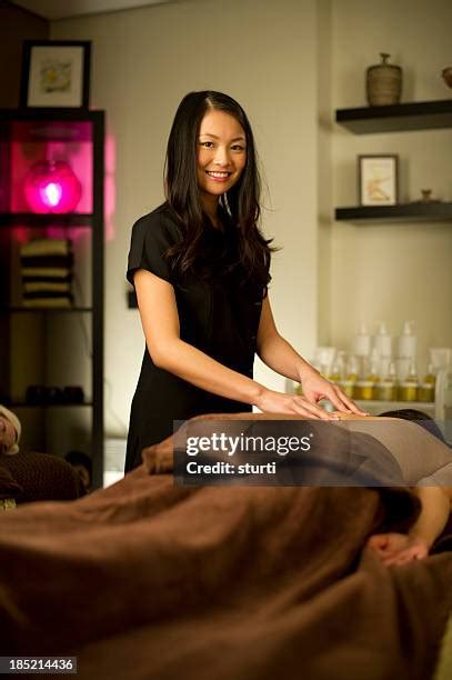 Teenage Girl Getting A Massage Fotografías E Imágenes De Stock Getty