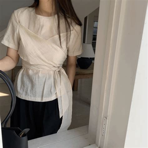 팬지 랩 뷔스티에 시어 블라우스 2color 에이블리