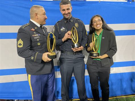 Bennett Awards Presented At Thanksgiving Day Nfl Game Bennett Awards