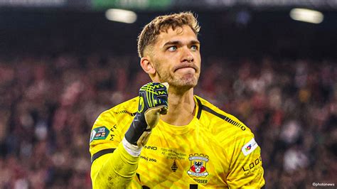Belg Jari De Busser Voor 3e Keer Penaltyheld Van Go Ahead Eagles Het