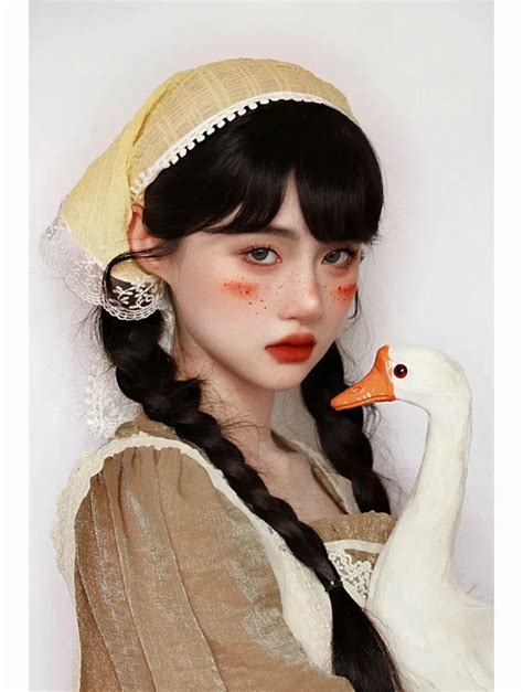 楚清的2023年度妆容｜极限18图！ 花瓣网