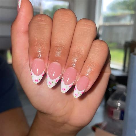27 Best French Tip Almond Nail Designs Ideas Trendy Canva