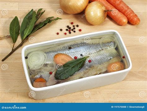 Arenque Marinado Con Patatas Receta Francesa Foto De Archivo Imagen De Cebolla Dulce 197570088