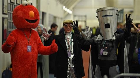 Best Election Pic Johnson Won Uk Seat Flanked By Elmo Lord