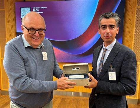 Reza Younesi Tog Emot Silvertackan Under Kemiteknikdagen Svenska