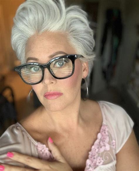 3 Ways To Wear Gray Hair Over 40 Artofit