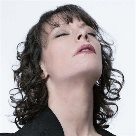 Emily Loizeau Whalll