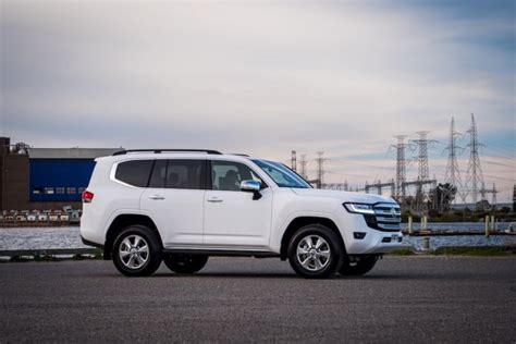 2025 Toyota Landcruiser 300 Sahara Car Review Exhaust Notes Australia