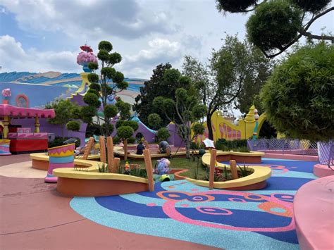 Universals Islands Of Adventures Seuss Landing Construction Walls