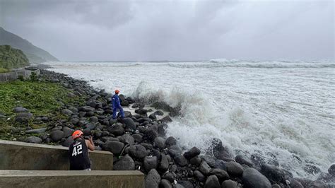 China To Evacuate 400 000 After Super Typhoon Hits Philippines And