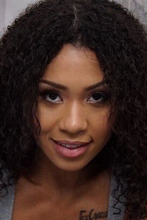 The Lovely Luna Profile Images The Movie Database Tmdb