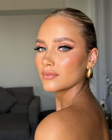 Flawless Senior Picture Makeup That Highlights Your Natural Beauty