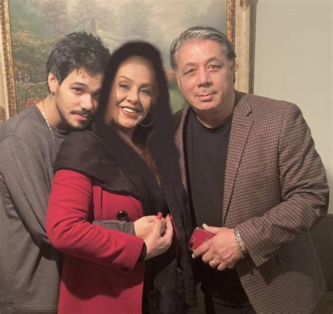 عکس های شخصی کمال خلیلیان فوتبالیست سابق و همسر نسرین مقانلو تصاویر خانوادگی و بیوگرافی