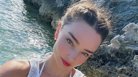 Miranda Kerr Uses This Concealer In Her Summer Makeup Routine
