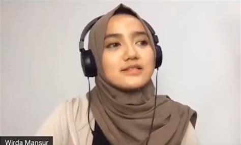 Foto Cerita Lama Wirda Mansur Dapat Mobil Miliaran Gratis Viral Lagi