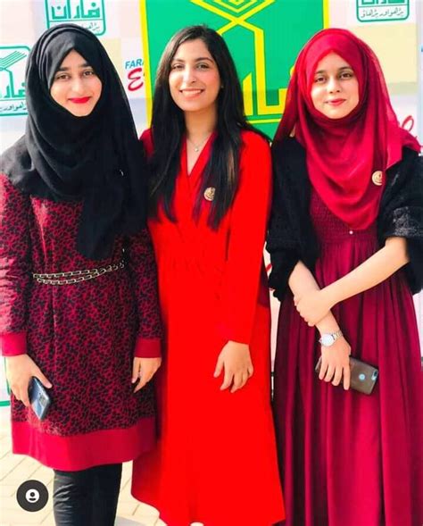 کالج کی گرم بچیاں Facebook