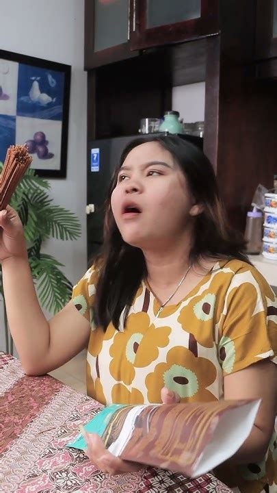 Bu Ranty Dijailin Uler Kuning Comedy Komedipopuler Comedyvideos Komedi Serialkomedi Youtube