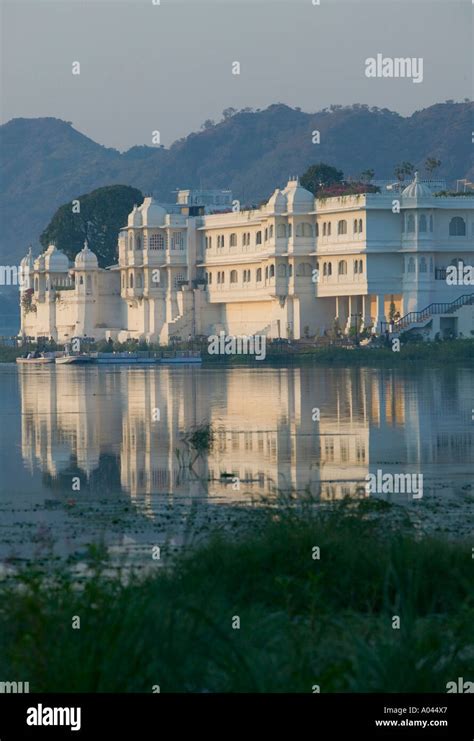 Lake Palace Hotel And Lake Pichola Udaipur Rajasthan India Stock