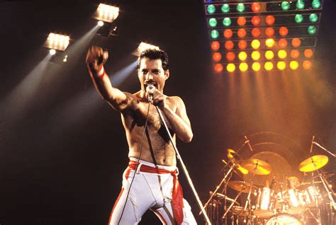 Rares Filmmaterial Freddie Mercury Bei Queen Bandprobe Am Schlagzeug