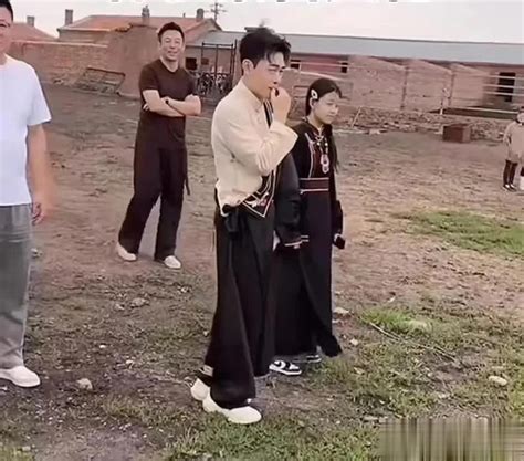 玥玥箖箖罕见露脸神似汪小菲，马筱梅与汪小菲穿情侣装秀恩爱