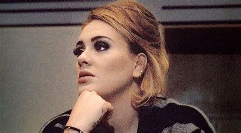 Adele Hands Instagram Twitter And Facebook On Idcrawl