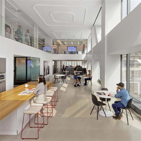 Shiseidos Firm Foundation Hok
