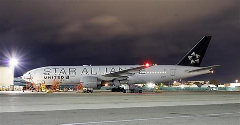 United Airlines 2002 Boeing 777 200er N78017 C N 31679 Star Alliance San Francisco International