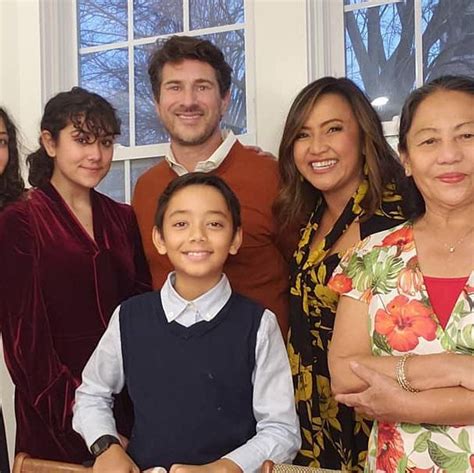 7 Potret Patsy Widakuswara Bersama Keluarga Diusir Trump Tapi Tetap Jadi Bunda Tangguh Foto 1