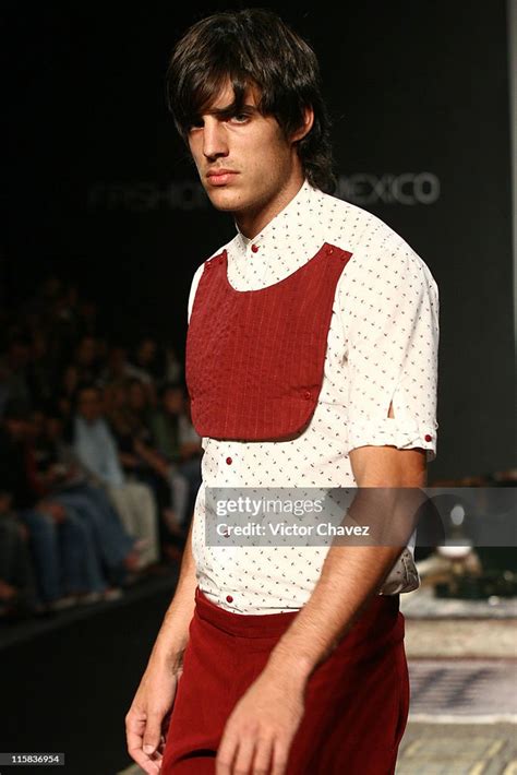 Model Wearing María Peligro Springsummer 2007 During Fashion Week