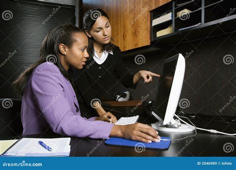 Donne Che Lavorano Nellufficio Immagine Stock Immagine Di Teamwork