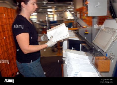 Sorting System For Letters And Parcels For Transportation Sorting