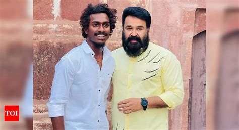 Dance Kerala Dance Fame Manoj Moses Celebrates Birthday With Superstar Mohanlal On The Sets Of