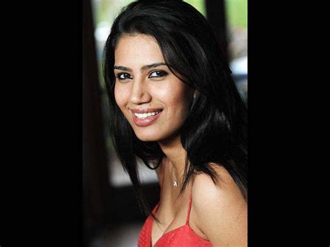 Brit Hottie Wardah Khan Set For Bollywood Innings Hindustan Times