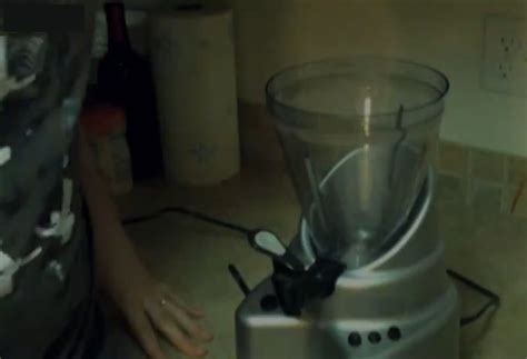 【閲覧注意】ジュースとかを作るミキサーあるでしょ？あれに手を入れてみたら ポッカキットポッカキット