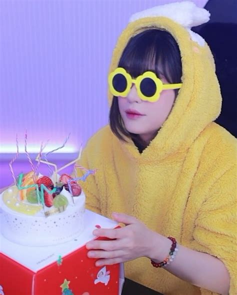 쿠빈 Kubin 콜라 30번 흔들어주세요 좋아요 팔로우 아프리카 비제이 아프리카티비 아프리카tv 스트리머 여캠 엽캠 게임 드립 소통 쿠빈 검색