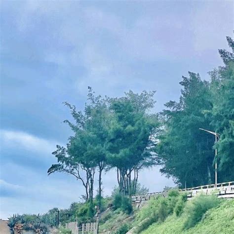 宋茜陈梦逛街偶遇，两人聊得开心，陈梦笑成一条缝友谊时尚网友