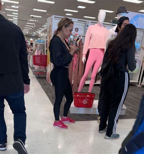 Milf Big Ass In Leggings Spandex Leggings Yoga Pants Forum