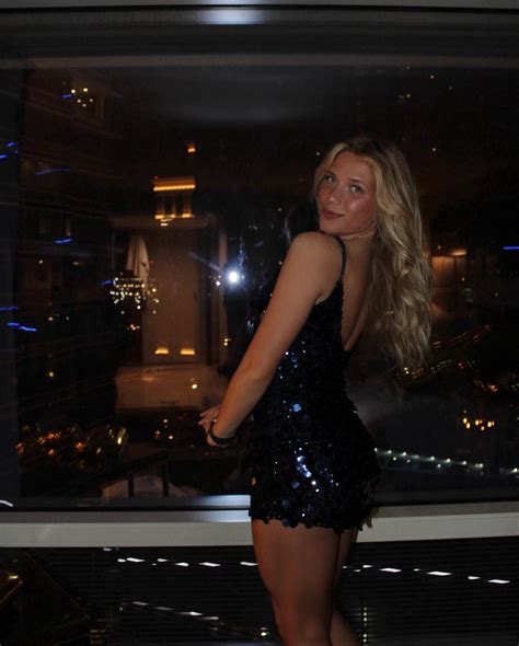 Emma Robbins Emmarobbins • Instagram Photos And Videos
