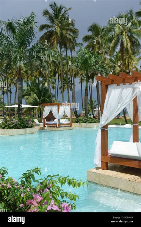 Outdoor Pool Beds