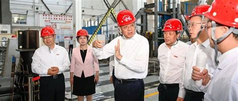 尹弘在部分省属高校调研并看望慰问一线教师建设