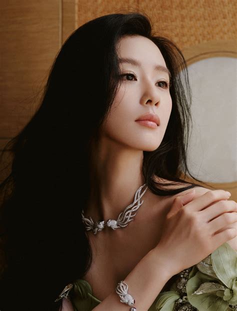 刘诗诗一袭淮竹绿裙清新优雅 容颜清丽纯净超养眼 搜狐大视野 搜狐新闻