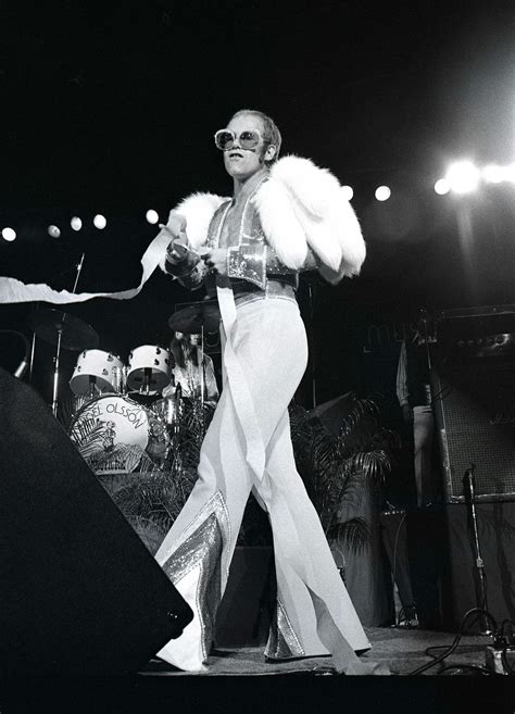 22 Iconic 70s Outfits That Will Go Down In Fashion History