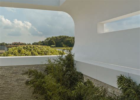 Corian Facade Wraps Around Waterside Dutch Home