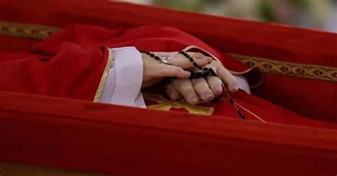 Publica El Vaticano Las Primeras Fotos Del Papa Francisco En Su Féretro