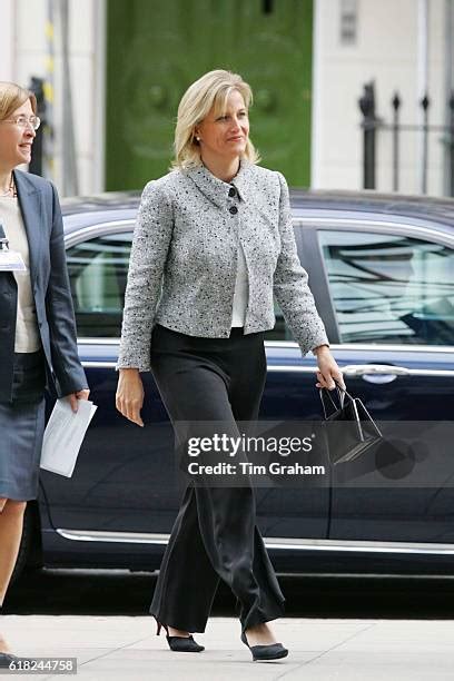 Sophie Wessex Unveils Tinkerbell Statue At Great Ormond Street Hospital Photos And Premium High