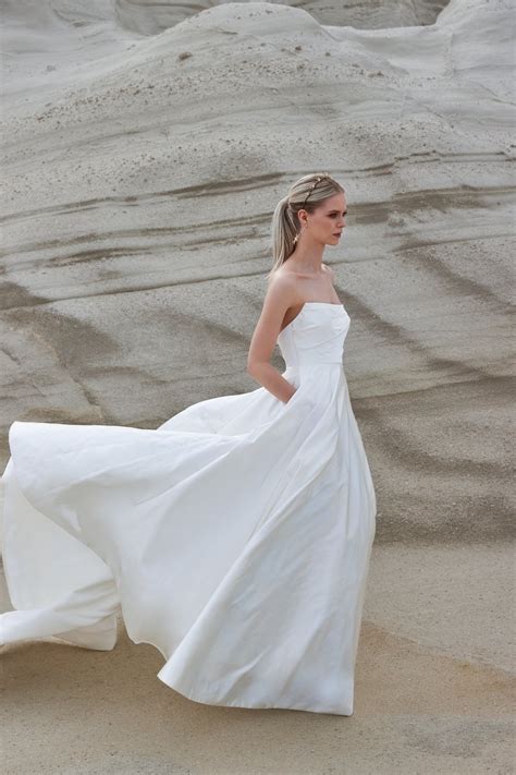 Sassi Holford — Boo Bridal