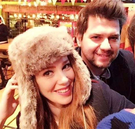 عکس های ملکه زیبایی خانم بازیگران ترکیه ای بیوگرافی عکس های شخصی الچین سانگو با شوهرش