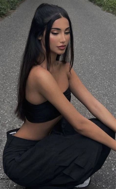 Pin On Pretty Ladies Straight Black Hair Baddie Hairstyles Feminine