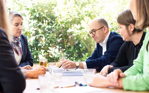 How Small Group Coaching Can Accelerate Leadership Development Kdvi